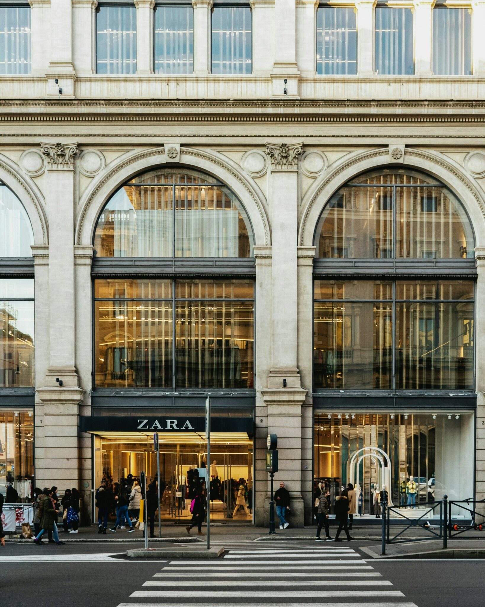 Digital Marketing Strategy inside Zara : How Fast Fashion Wins Online ...