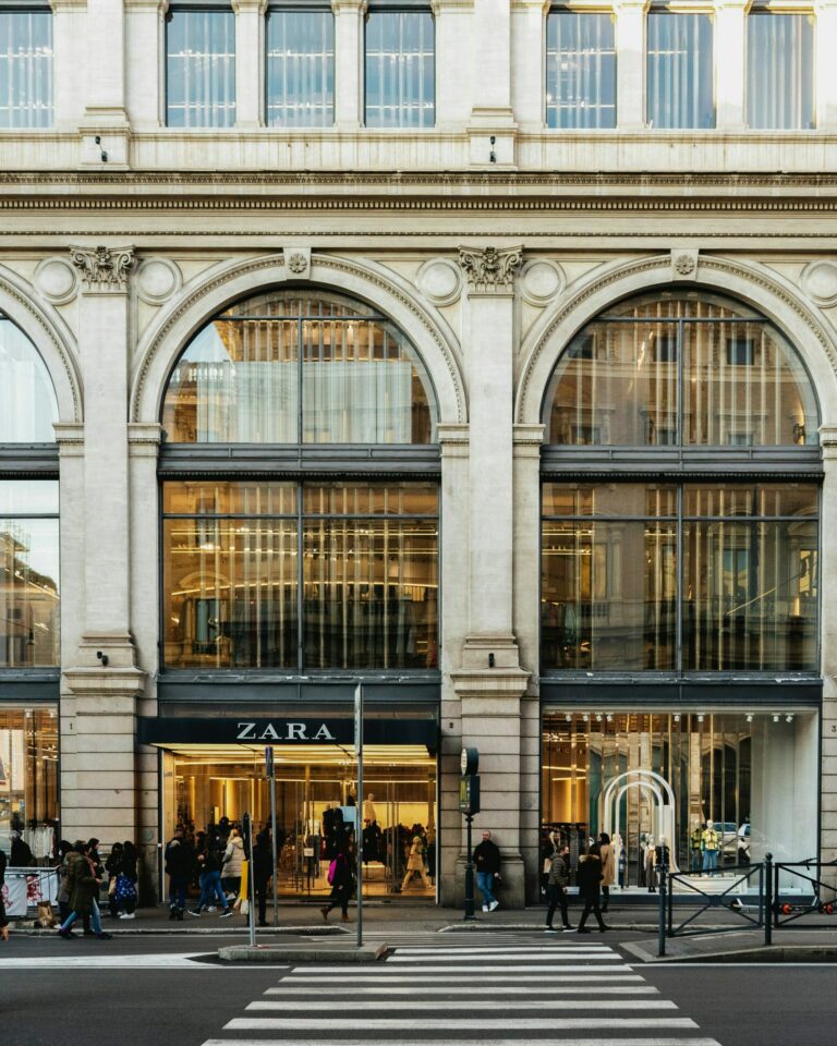 Digital Marketing Strategy inside Zara : How Fast Fashion Wins Online ...